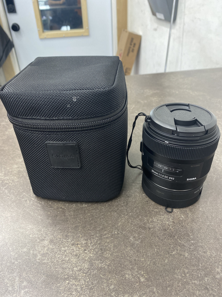 SIGMA 30MM 1.4 DC CONTEMPORARY LENS WITH UD-01E0 | Lambert Pawn Shop