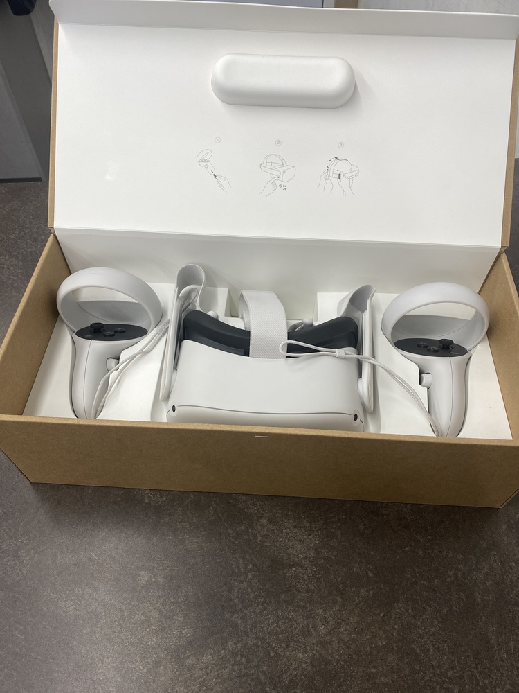 OCULUS QUEST 2 VIRTUAL REALITY VR HEADSET IN ORIGINAL BOX | Lambert ...