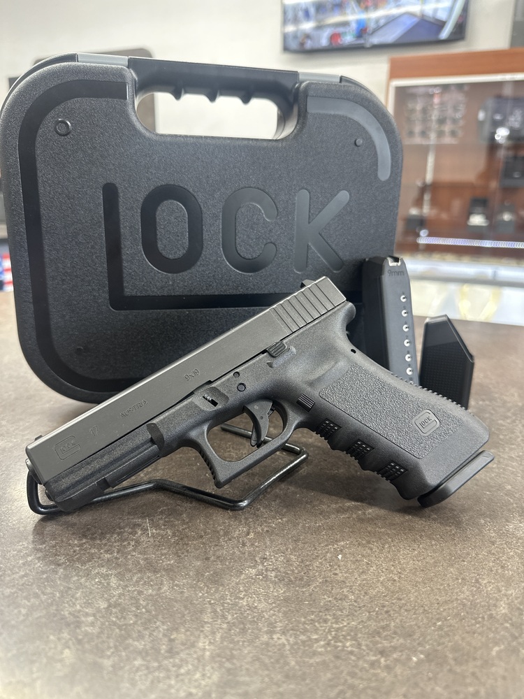 GLOCK 17 9MM SEMI AUTOMATIC PISTOL W 2 MAGS, LOCK, SPEEDLOADER, CASE - USED | Lambert Pawn Shop