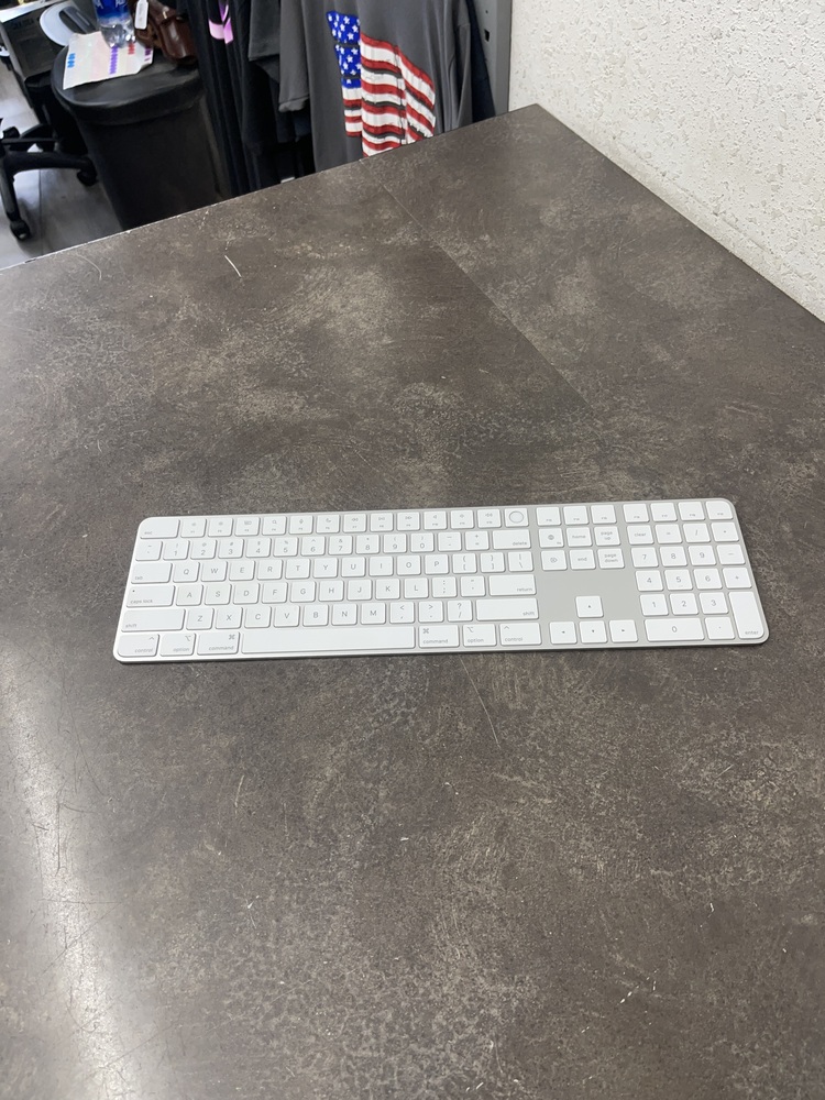 APPLE MAGIC KEYBOARD W/NUMBERIC KEYPAD WIRELESS BLUETOOTH RECHARGEABLE ...