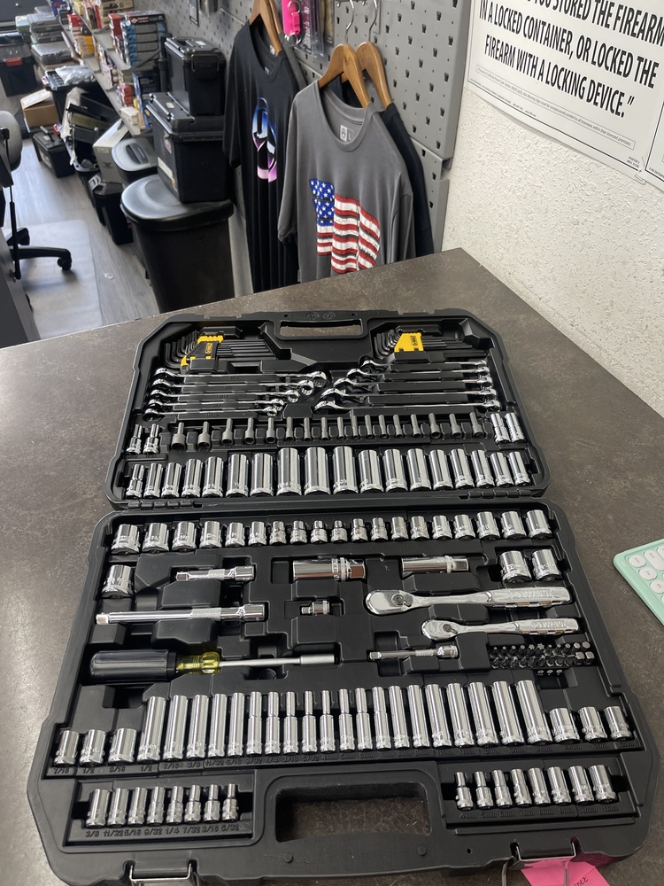 DEWALT DWMT7500 SOCKET SET CHROME MECHANICS TOOL SET (200 PIECES) NEW ...