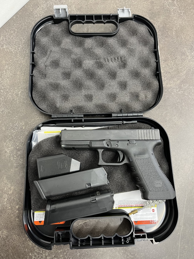 GLOCK 17 9MM SEMI AUTO PISTOL W 2 MAGS, SPEEDLOADER AND ORIG CASE ...