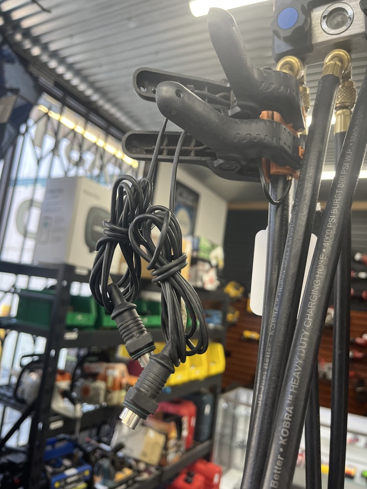 TESTO MODEL 550 DIGITAL MANIFOLD W CABLES | Lambert Pawn Shop