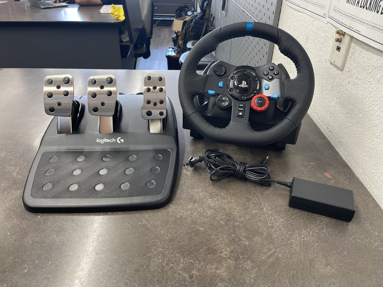 LOGITECH G29 DRIVING FORCE RACING WHEEL AND FLOOR PEDALS PS5/PS4/PC/MAC ...