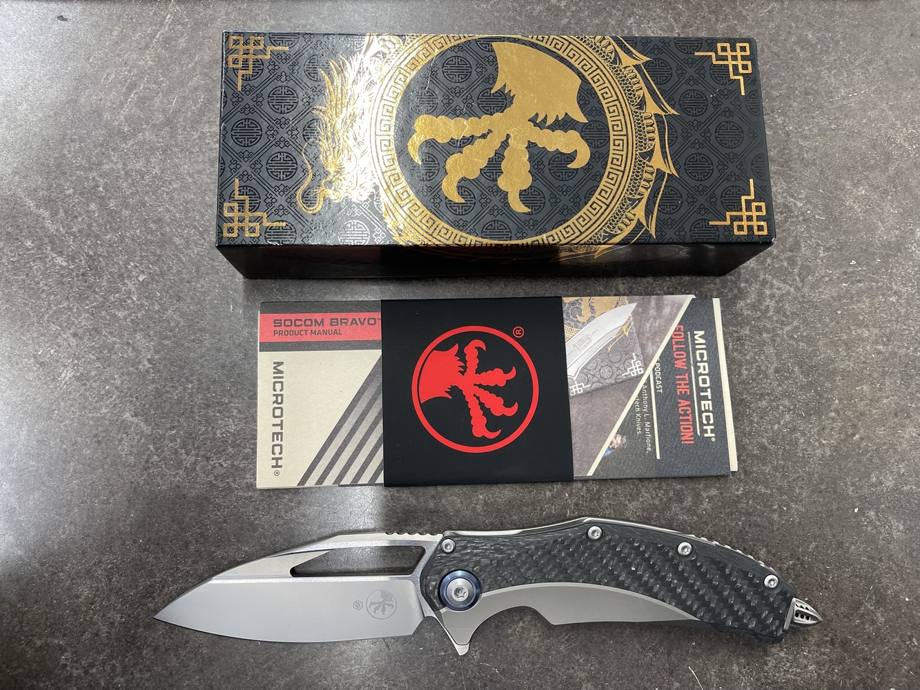 Microtech Matrix Titanium Carbon Fiber Scales Blasted M390 165C-7CFTI ...