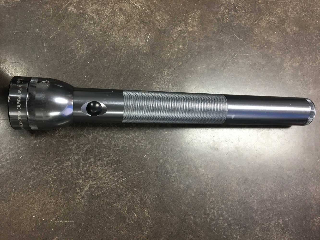 MAG-LITE FLASHLIGHT 4-D CELL BATTERIES YELLOW LIGHT | Lambert Pawn Shop