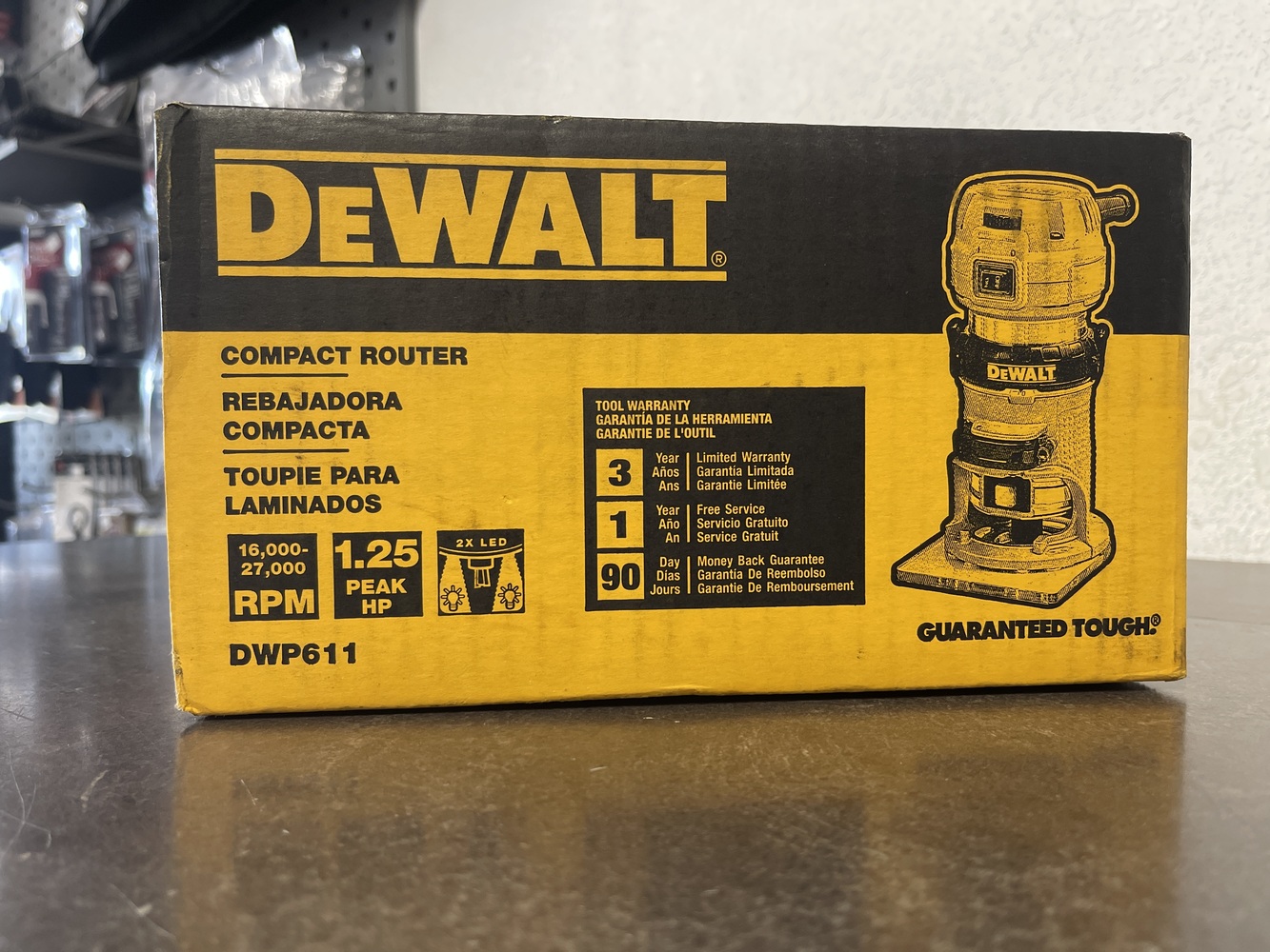 DEWALT DWP611 COMPACT ROUTER 7 AMP 1-1/4 HP MAX TORQUE VARIABLE NEW IN ...